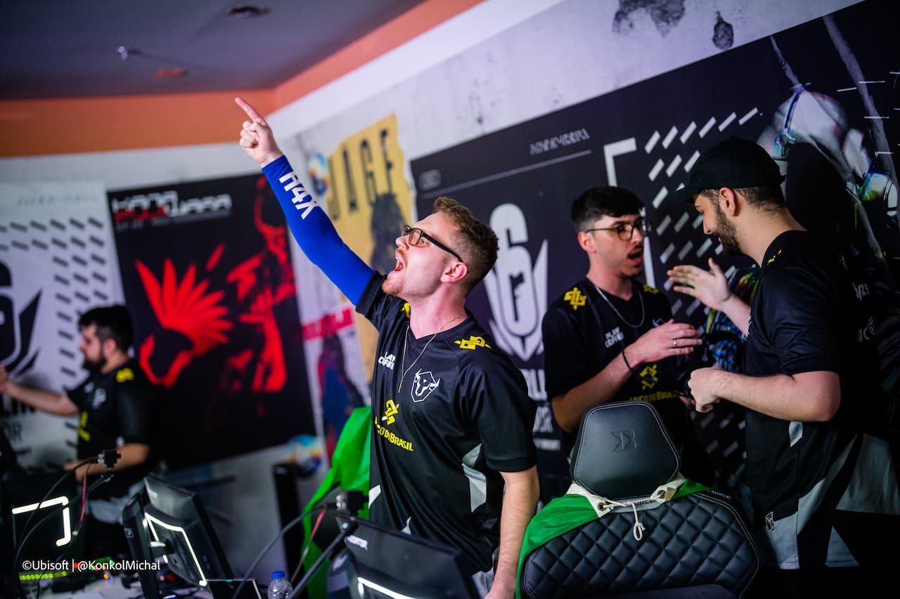 Six Major Berlin: w7m, FaZe e FURIA estão nos playoffs