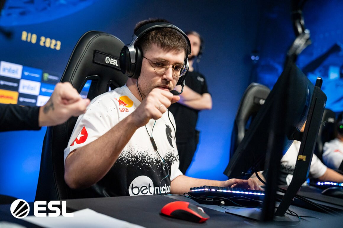 CS2: arT está sendo testado como novo IGL da FURIA
