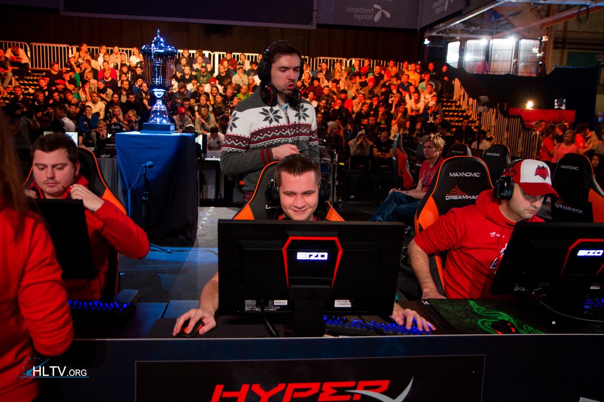 CS:GO: jogadores recebiam até US$ 50 mil de stickers nos primeiros ...